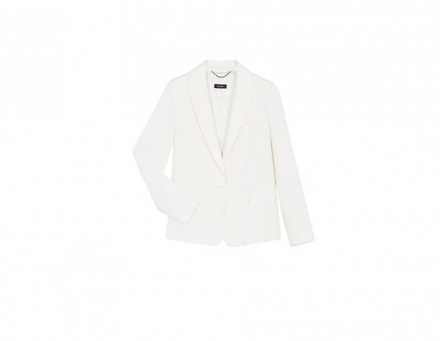 Jessica Alba: blazer bianco, pantaloni "burgundy" e borsa shopper color ...