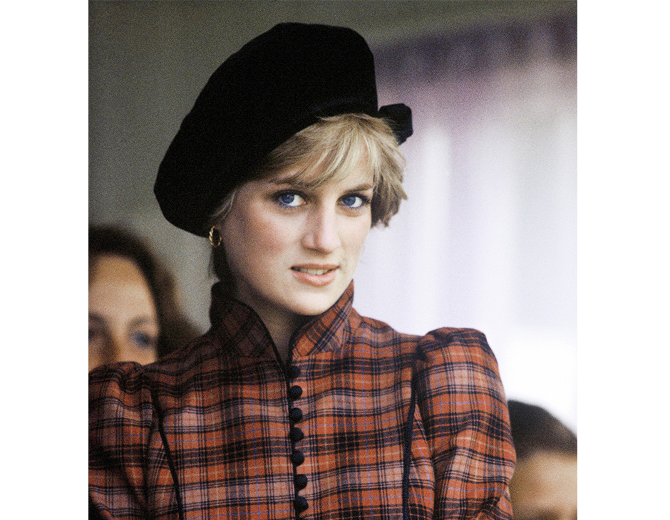 The Crown 4: Lady Diana rivive in Emma Corrin, bella e sconosciuta