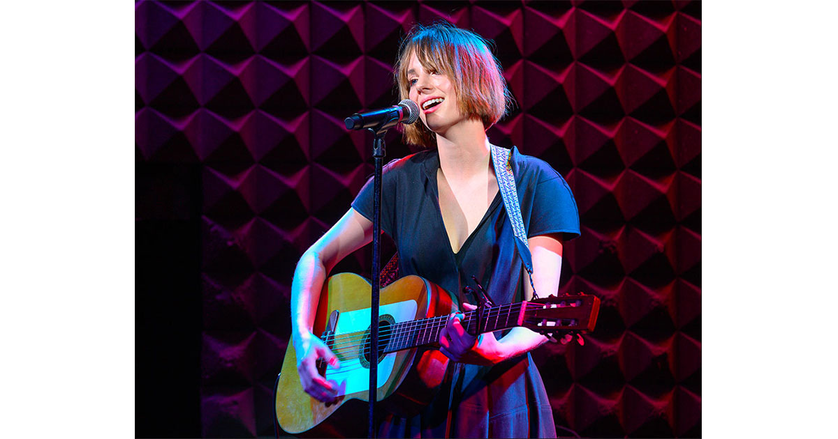 Maya Hawke: esce il nuovo singolo "Coverage" - Tu Style